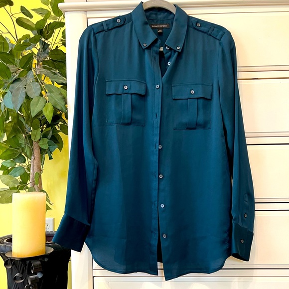 Banana Republic | Tops | Banana Republic Button Up Size Medium | Poshmark